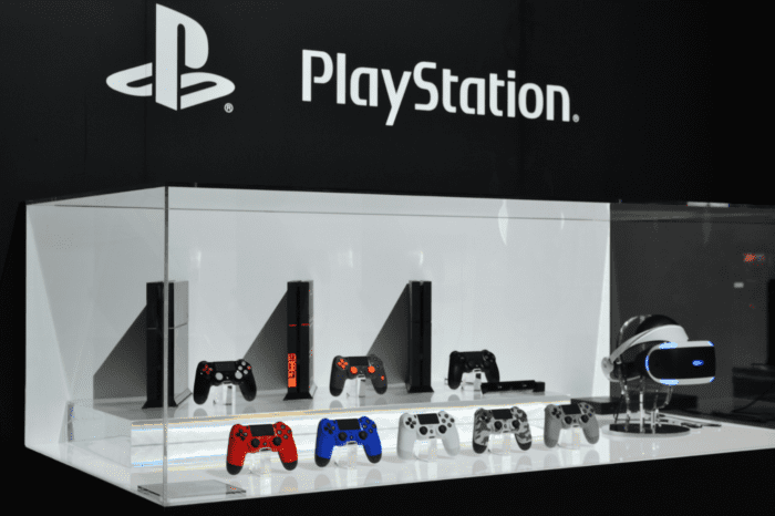 The Best Cosplays, Booths and More From the PlayStation Experience Show ...