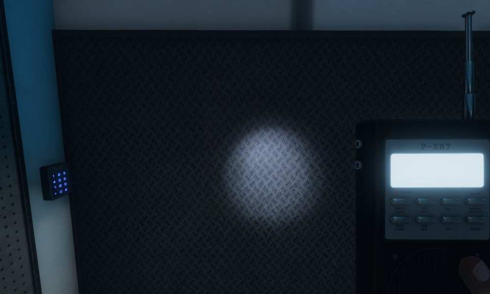 Phasmophobia: How To Turn on Your Shoulder Mounted Flashlight