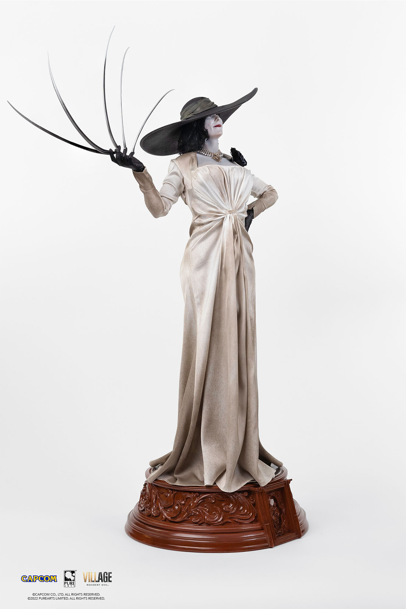 Resident Evil Village Getting Massive $1500 Lady Dimitrescu Statue - Twinfinite