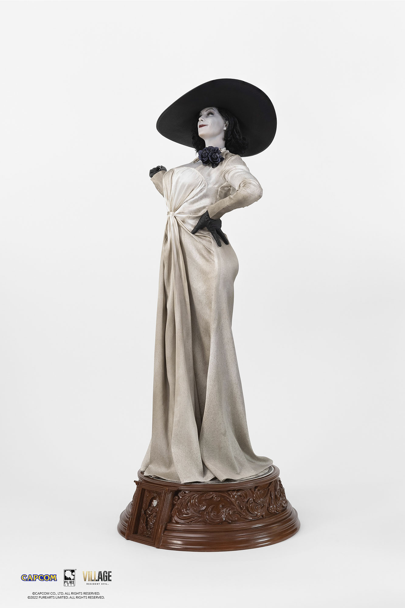 Resident Evil Village Getting Massive $1500 Lady Dimitrescu Statue - Twinfinite