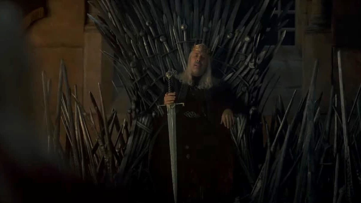 Why Does the Iron Throne Look Different in House of the Dragon ...