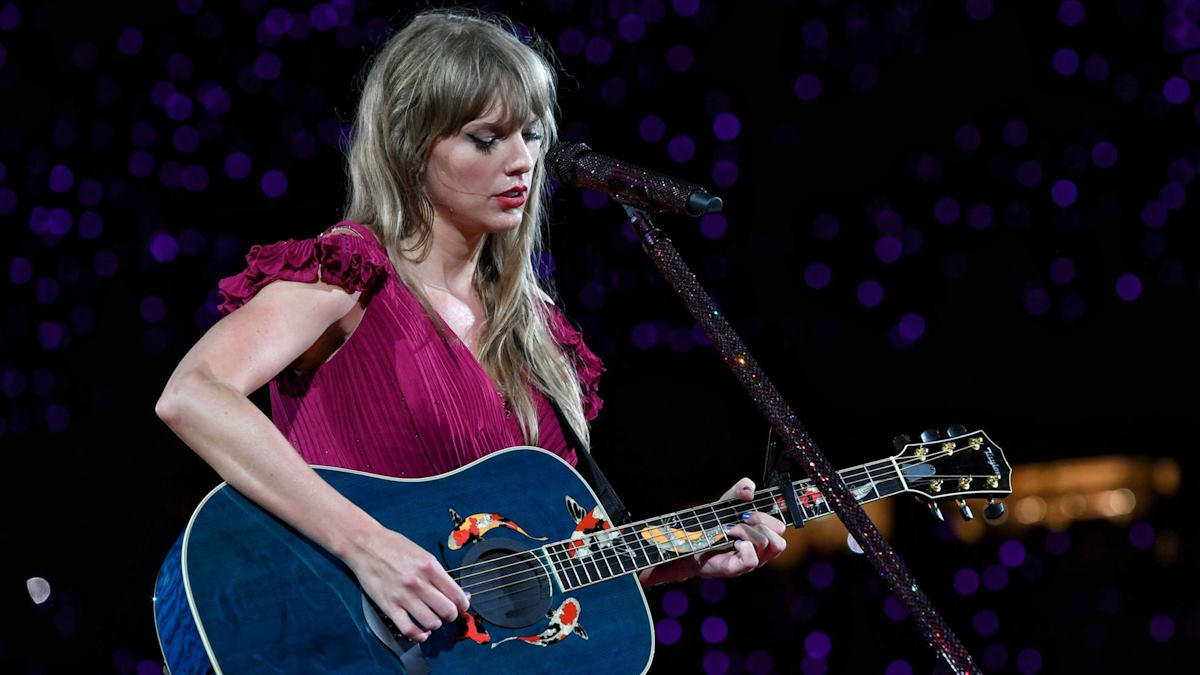 Top 15 Best Taylor Swift Lyrics & Quotes - Twinfinite